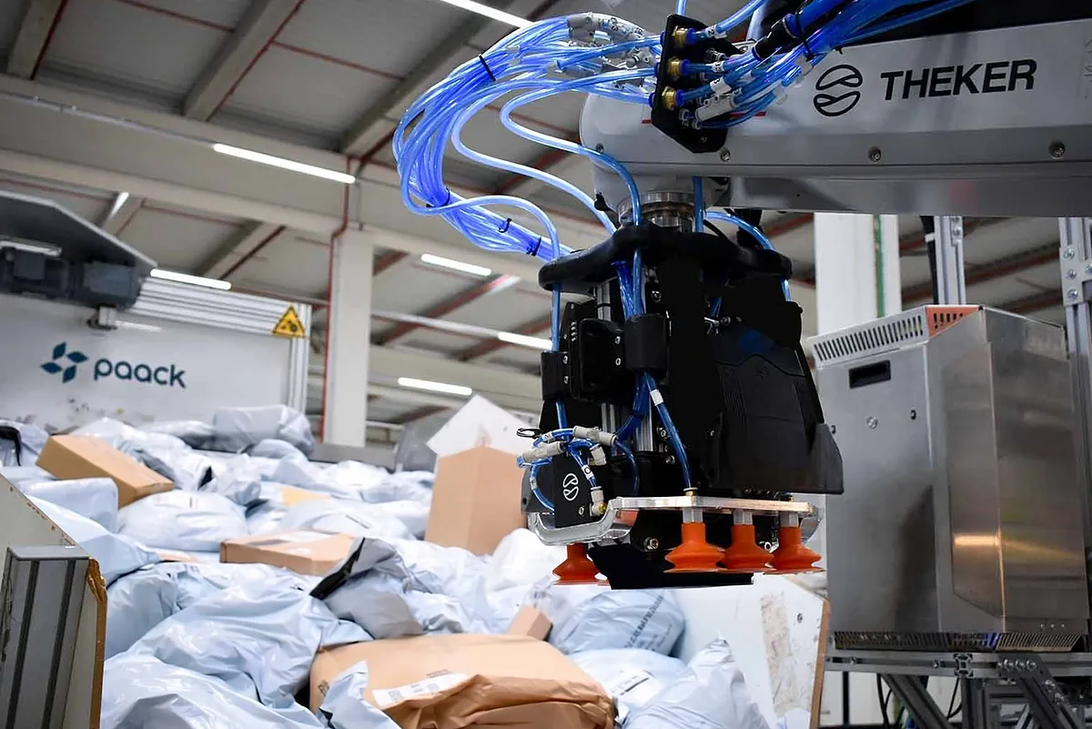 Los 'robots inteligentes' de Theker automatizan la logística de Paack ...