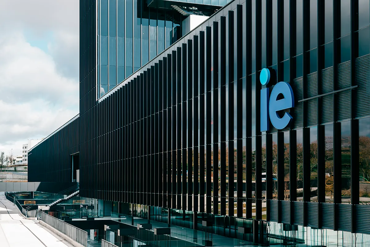 IE University concede este año más de 50 millones de euros en becas ...
