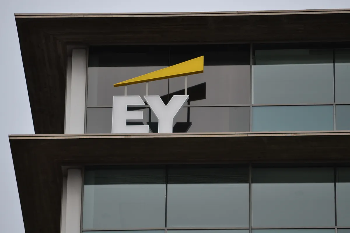 Cuatro socios abandonan EY por irregularidades en la auditoría de Shell ...