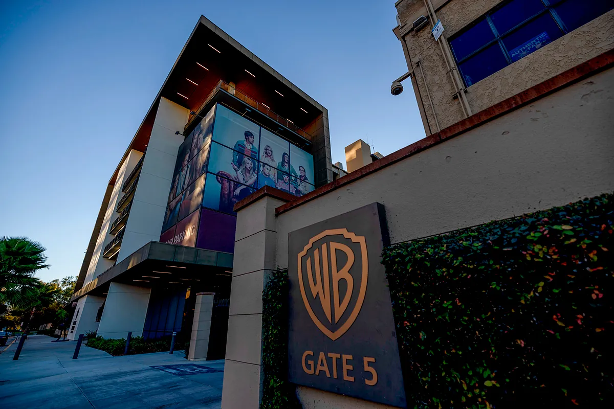 Paramount mejora su oferta de compra por Warner Bros. Discovery ...
