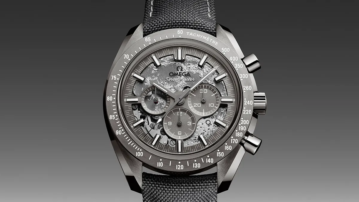 Omega viste su Speedmaster de gris... y le sienta genial | Relojes