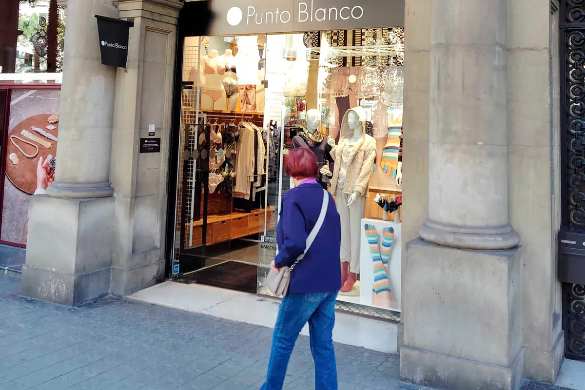 El grupo propietario de Punto Blanco y Cóndor recorta ventas y beneficios | Cataluña