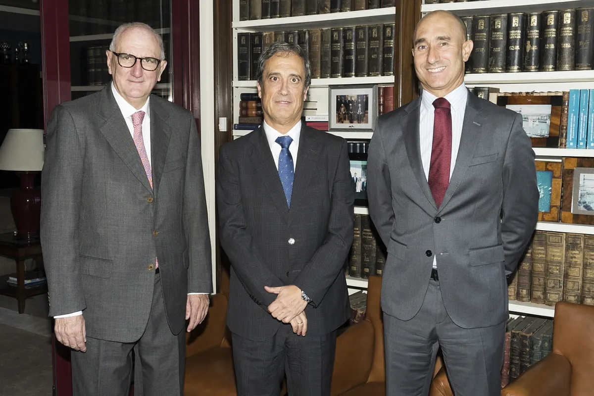 Llopis da el relevo a Arizkorreta al frente del Círculo de Empresarios ...