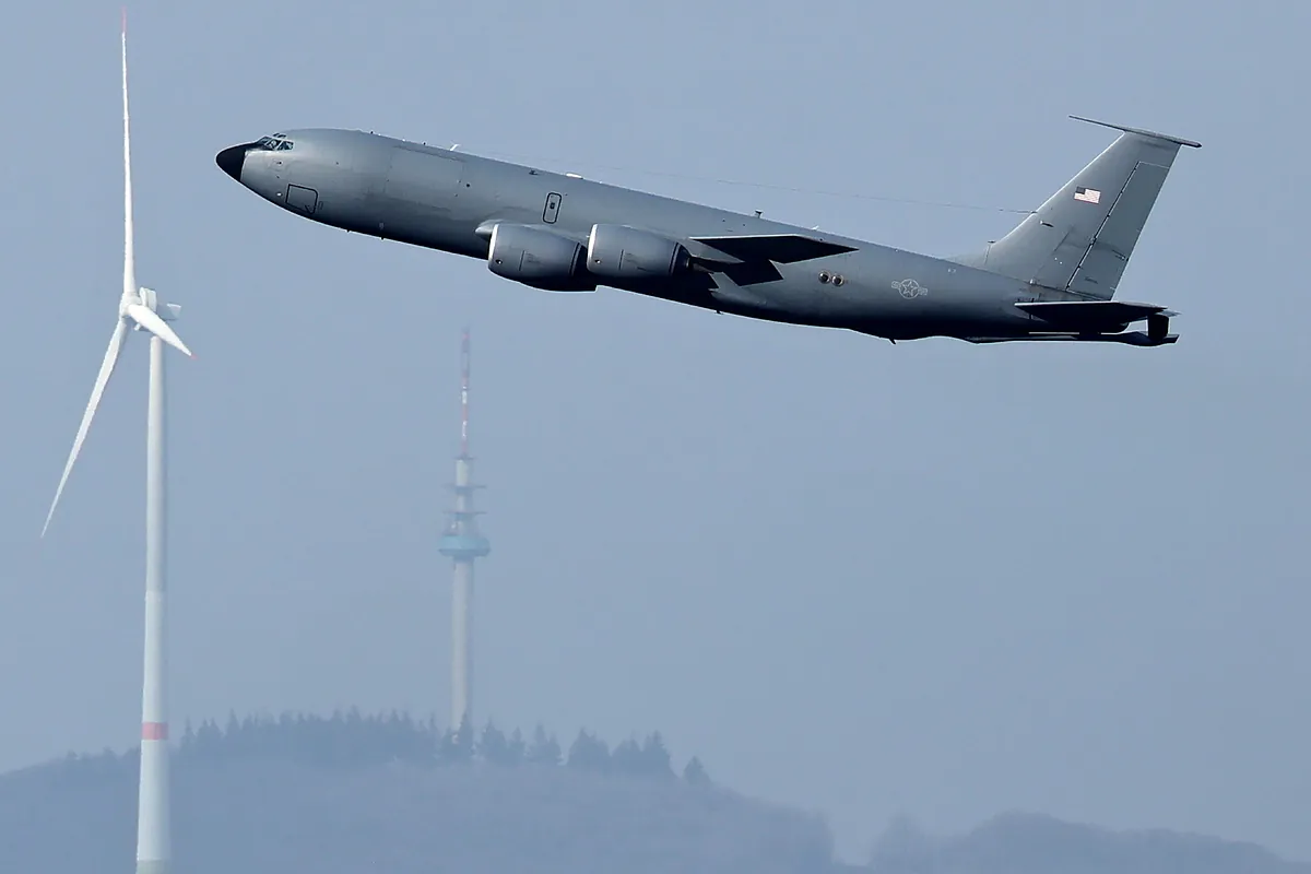 Aterriza en España un tercer avión militar con 251 evacuados de Oriente ...